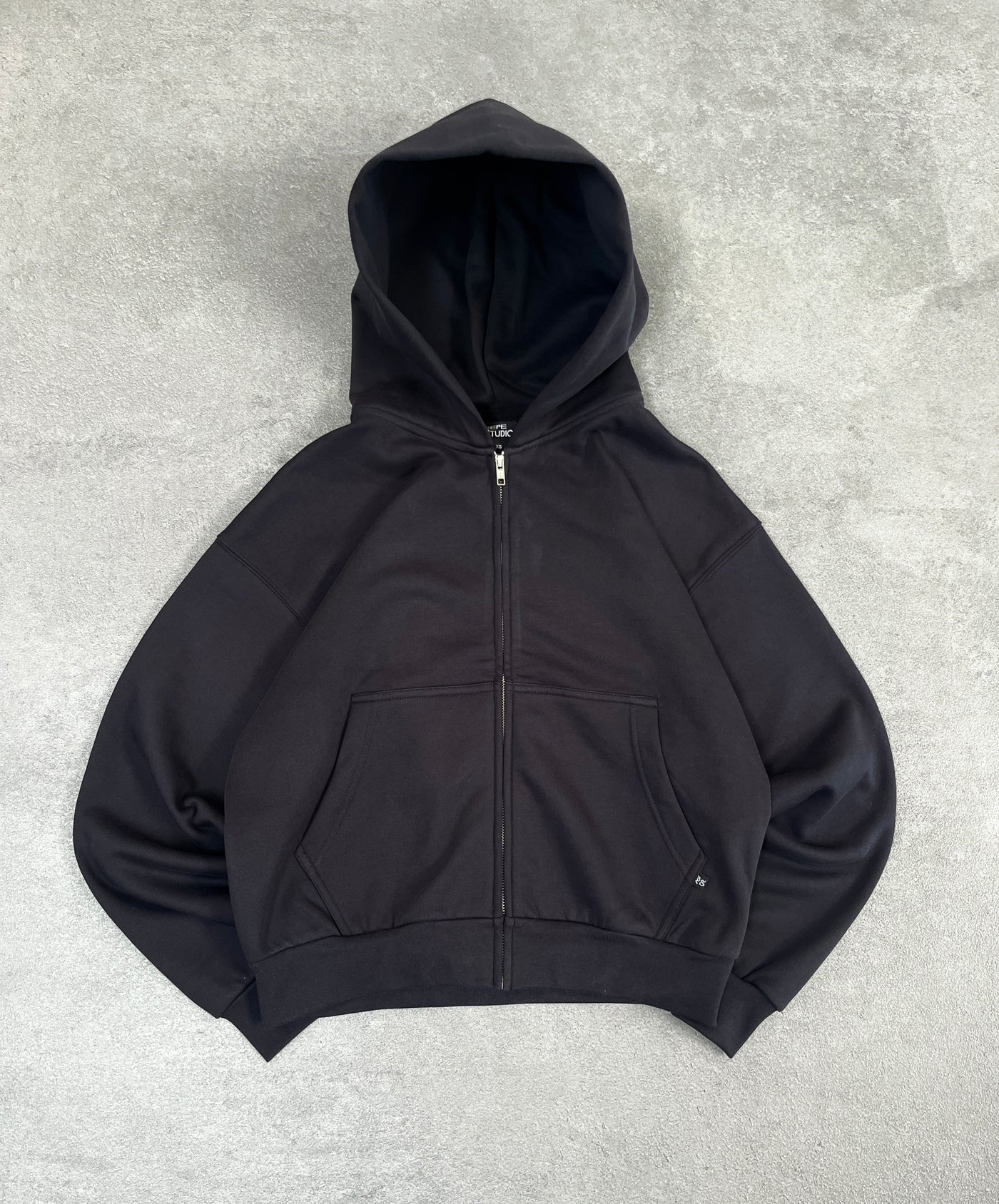 BLACK COMFY ZIP-HOODIE
